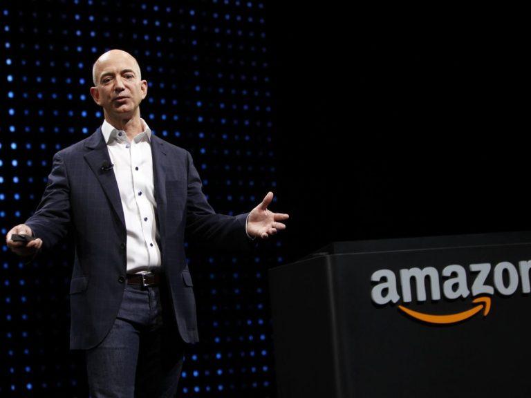 Jeff Bezos Seine Mutter Ihr Schiff